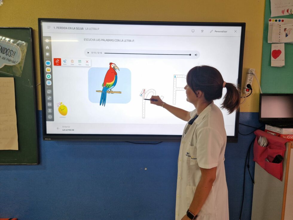 Nuevas pizarras digitales interactivas | Colegio Bilingüe Las Claras ...